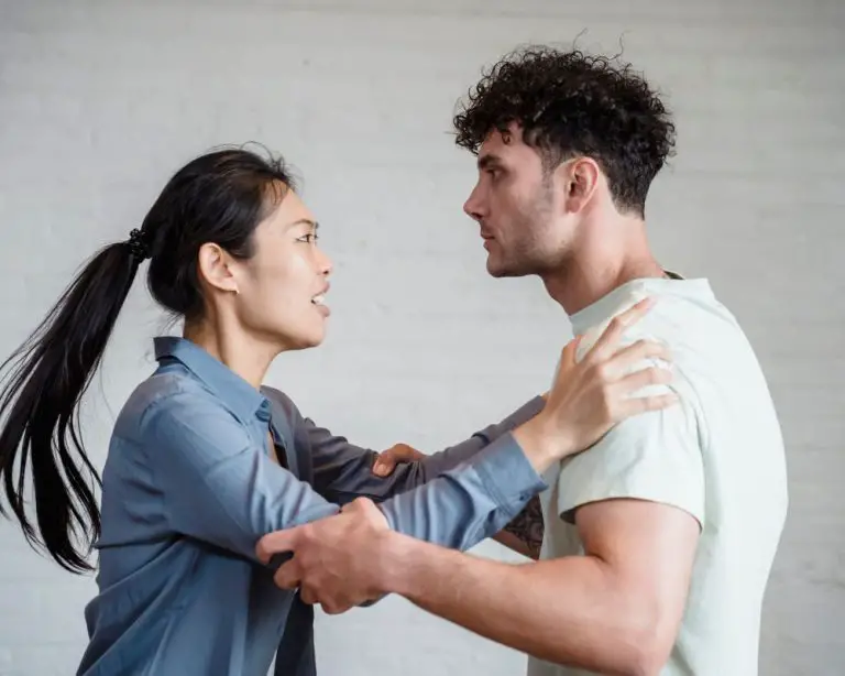 4 Signos del zodiaco que se aburren rápido de sus parejas - The Witch's ...